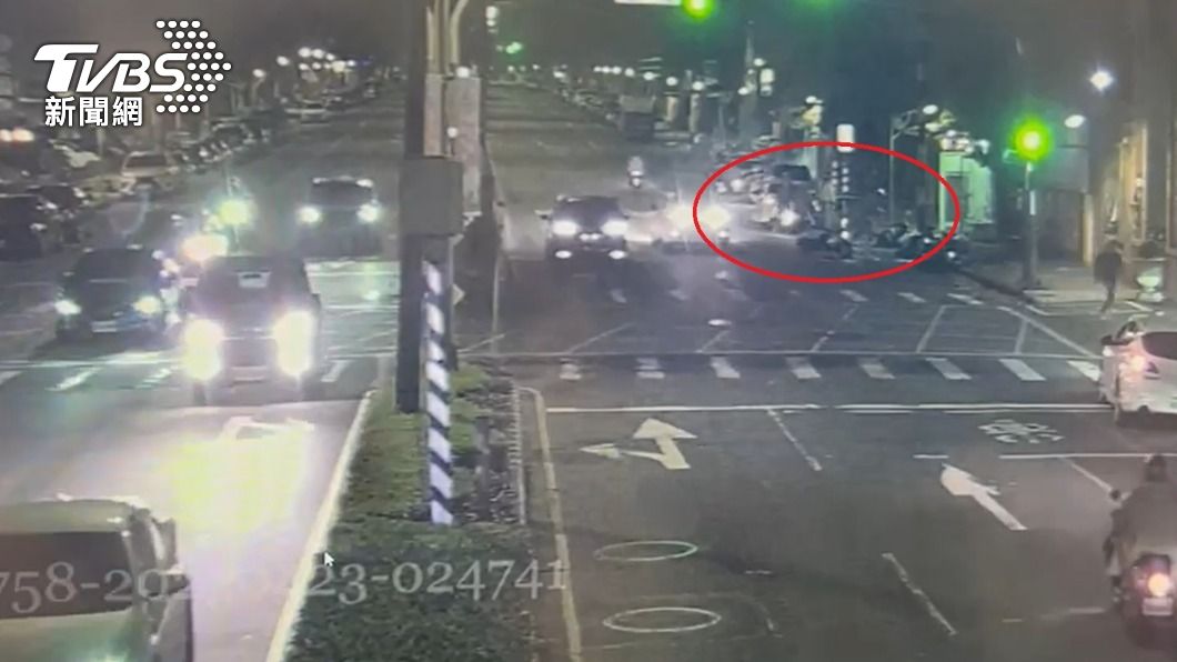 不滿女友常被騷擾！雙方撂人持械互砍 4人濺血送醫│TVBS新聞網