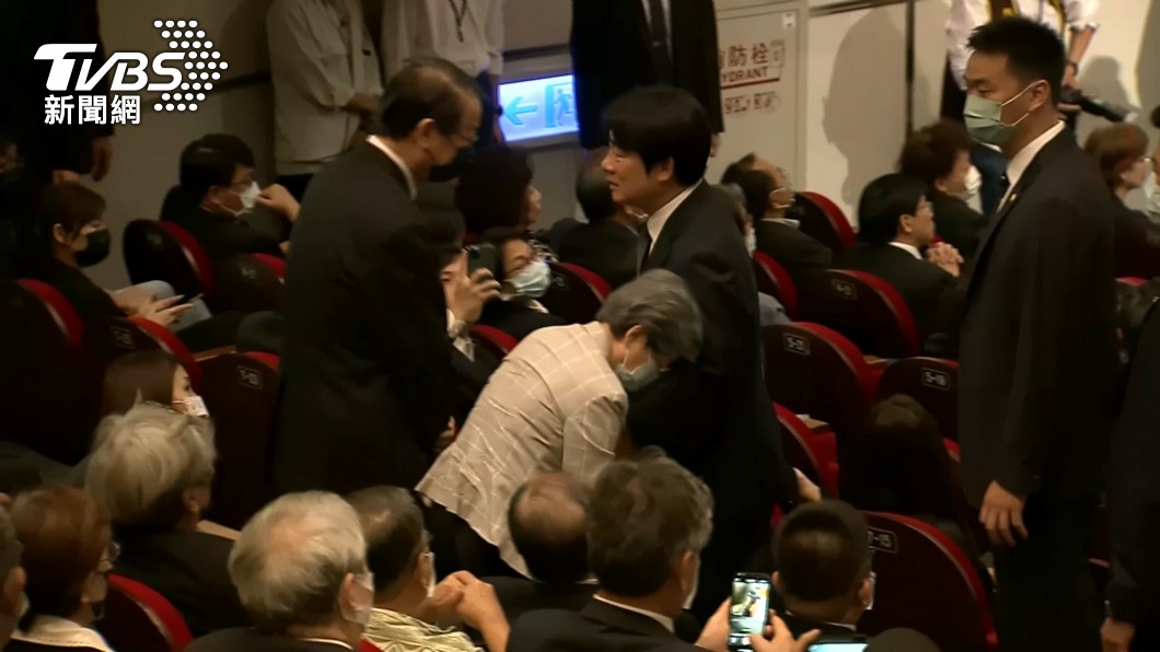 攏軍系？！許歷農105歲生日 侯友宜親祝壽│TVBS新聞網