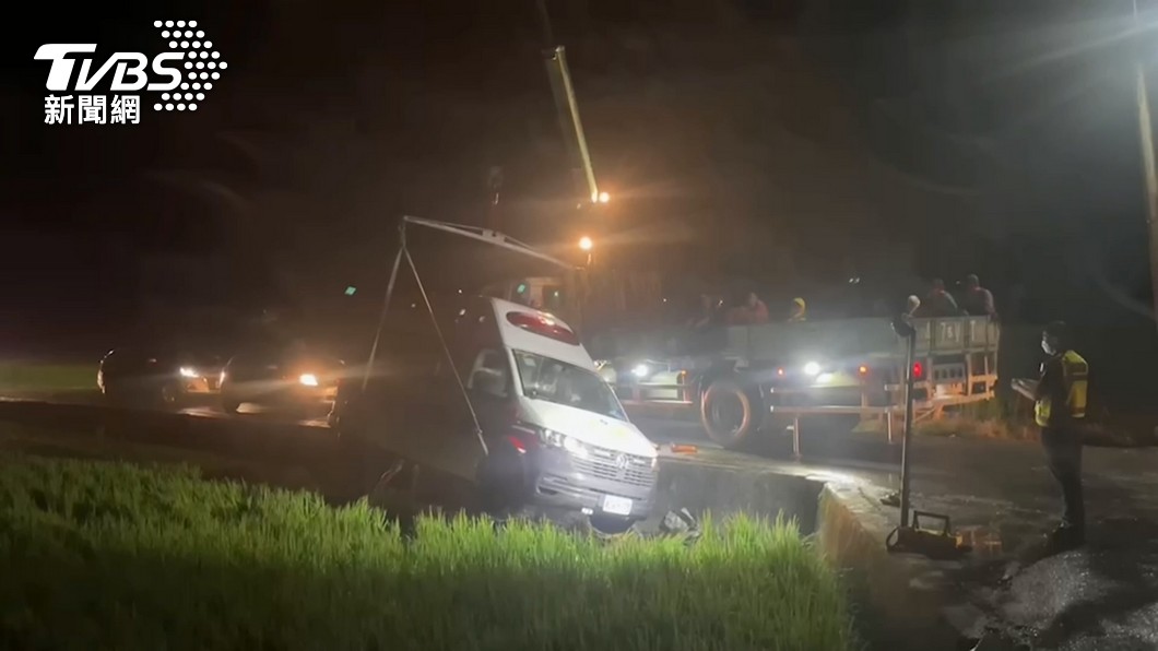 疑視線不良！ 救護車翻落田「癌末病患亡」│TVBS新聞網