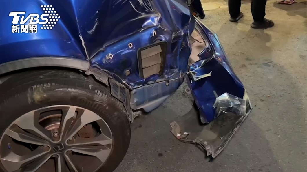 遶境休息車轉彎擦撞 抓到駕駛酒測0.91│TVBS新聞網