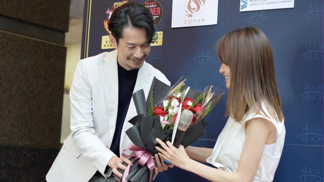 廣告正妹靠爸佔先機！出席活動「天后的男人」意外現身│TVBS新聞網