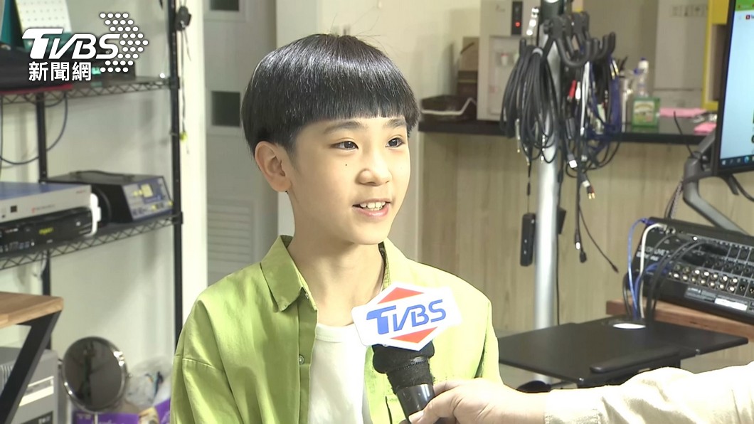 小小歌神幾萬人按讚！11歲鄧品硯一開口就圈粉 台語、華語歌難不倒│TVBS新聞網