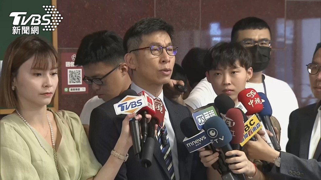 賴YT首上線！曝童年遭鐵釘刺穿 靠塗「牛油」│TVBS新聞網