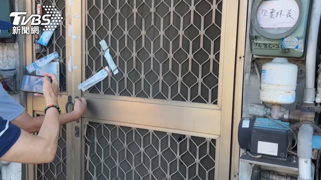 全台最窄透天！夾縫屋「僅展臂寬」 冷氣、對外窗一應俱全│TVBS新聞網