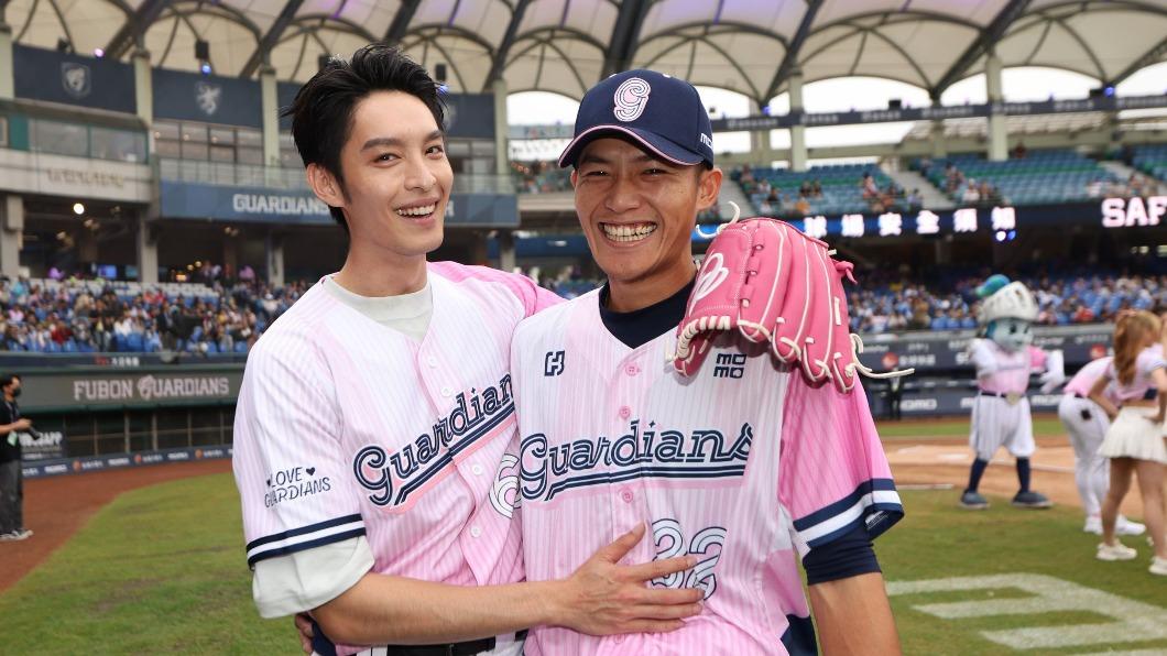 觀點／重現《KANO》名場面 曹佑寧搭李宗賢開球飆132公里│TVBS新聞網