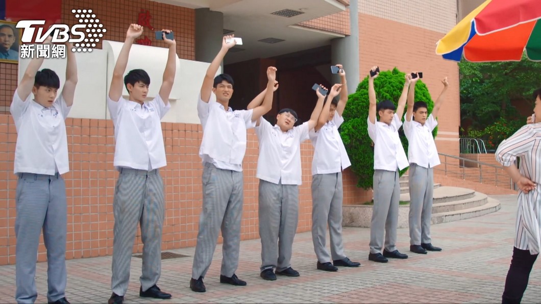 《校園職場生活》黃柏峰、王新凱組CP？ 演員群回味宿舍生活│TVBS新聞網