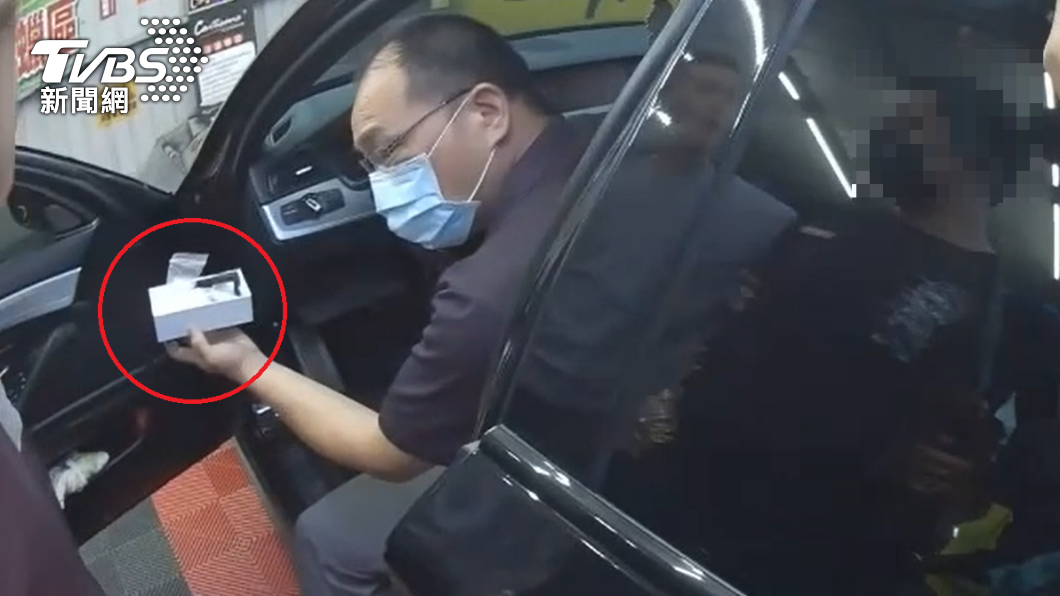 鐵支車牌BMW超蝦趴！藥頭佯裝洗車打蠟 下秒警包夾GG了│TVBS新聞網