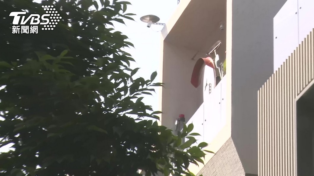 鬼娃頭貼符咒狂放閃 不喜對面鄰居佛堂「博士擺陣」二度被罰│TVBS新聞網