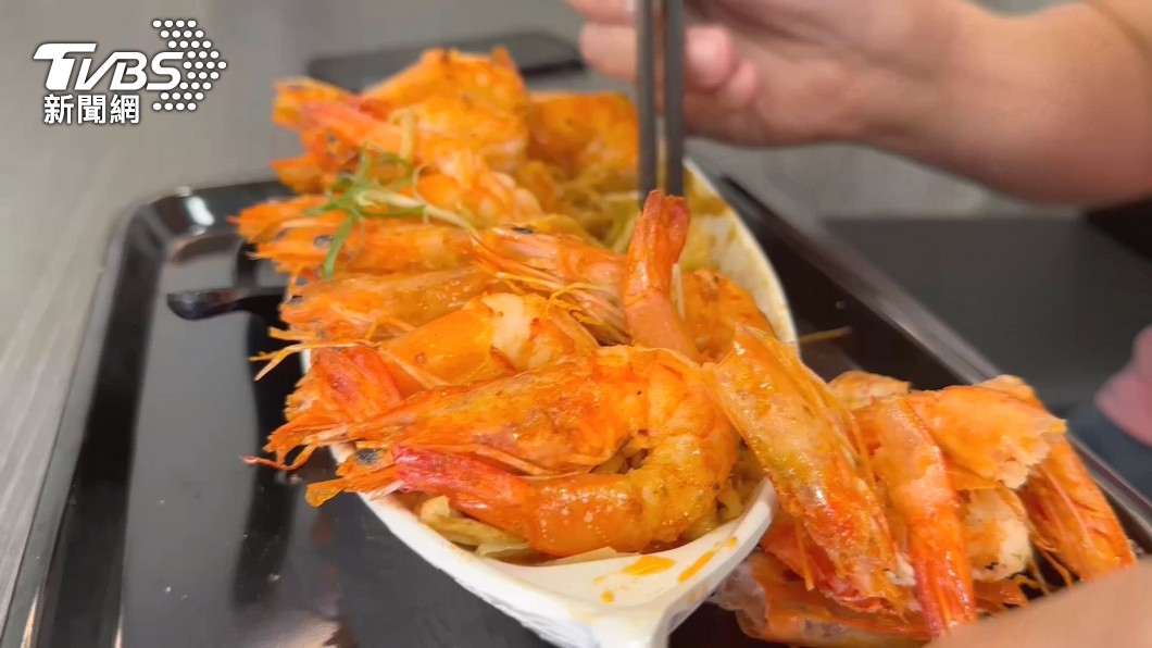這些CP值超高！20隻胡椒蝦蓋麵 黑鮪魚吃到飽│TVBS新聞網