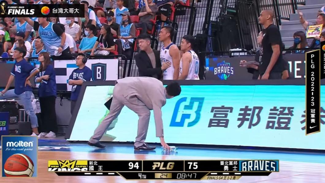 PLG／扔水瓶球迷竟是「台哥大總經理」 本人深夜急致歉│TVBS新聞網