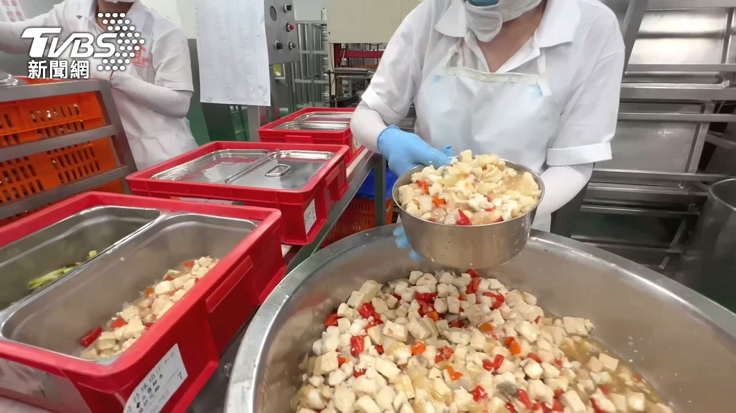 確定是午餐？ 新北高中家長譏菜單「沒寫廚餘」│TVBS新聞網