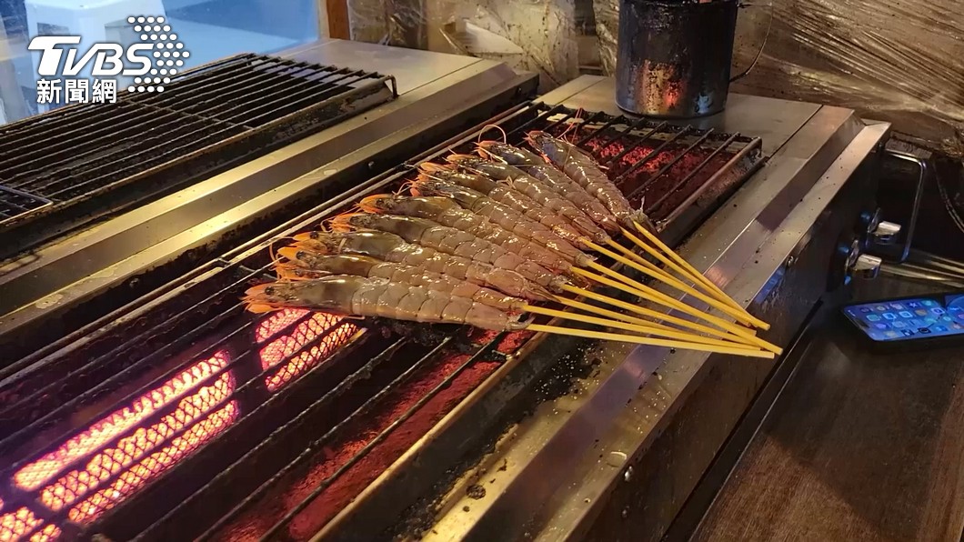 蝦好小隻！5隻260元 客抱怨「東大盤夜市」│TVBS新聞網