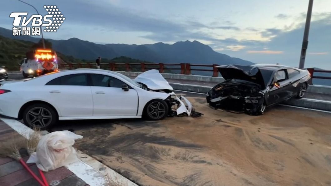 賓士正面對決BMW！陽金公路馬槽橋逆向超車撞 2車6人傷│TVBS新聞網