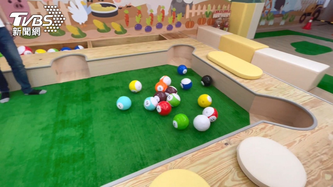 狂啊！ 飯店竟有「雲霄飛車」DIY踩到腳痠玩翻│TVBS新聞網