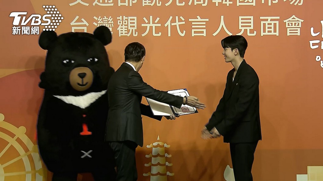 最帥警察來了！ 魷魚遊戲「魏嘏雋」代言台觀光│TVBS新聞網