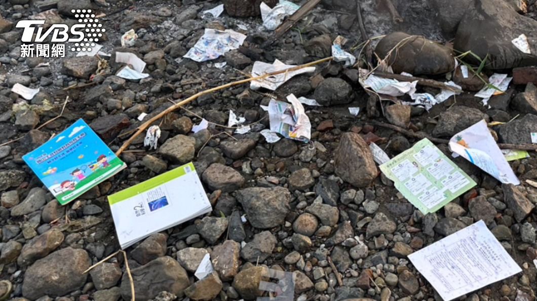 8國二生將放暑假high過頭！淡水河「燒課本」釀火警│TVBS新聞網