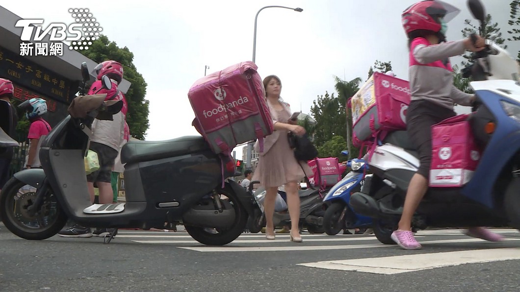 外送族注意！ Uber Eats加收服務費「最高40元」│TVBS新聞網