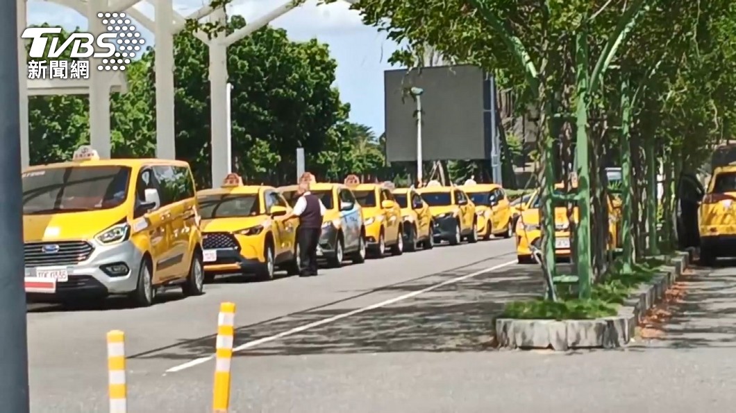 乘客頻臨停！熱心司機揪詐騙車手報警 救回200萬│TVBS新聞網