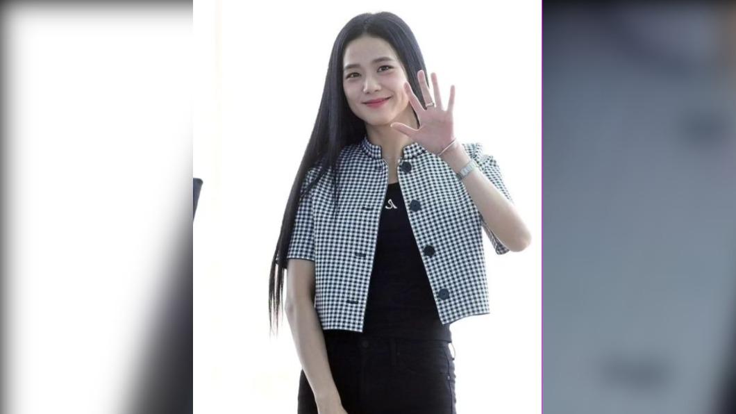 Jisoo機場穿夾腳拖！走到一半「鞋子不見」 真實反應曝光│TVBS新聞網