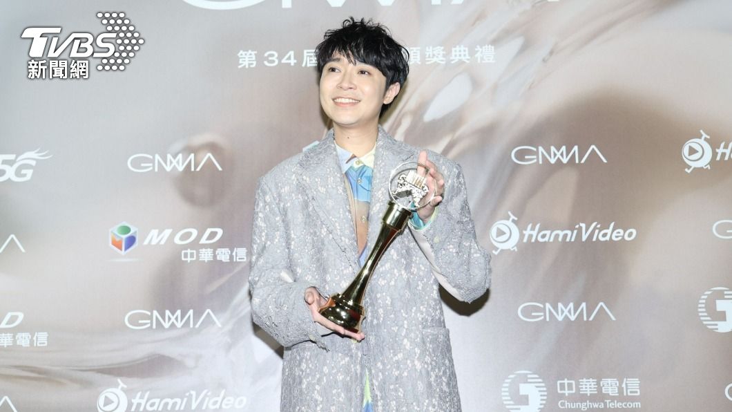 金曲34/青峰抱走年度專輯獎!熊仔奪華語專輯「現場饒感謝詞」帥翻│金曲獎│最佳華語專輯│tvbs新聞網