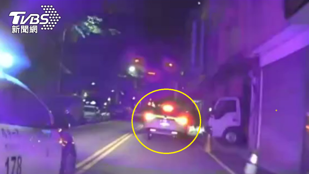 連闖9紅燈！醉男心虛不甩臨檢逃逸 遭逮現吞2.4萬罰單│台中│西區│酒駕│TVBS新聞網