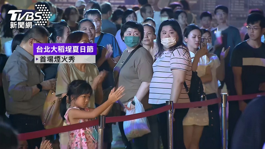 大稻埕煙火首日塞人塞車！ 民眾批3hr前就爆滿│TVBS新聞網