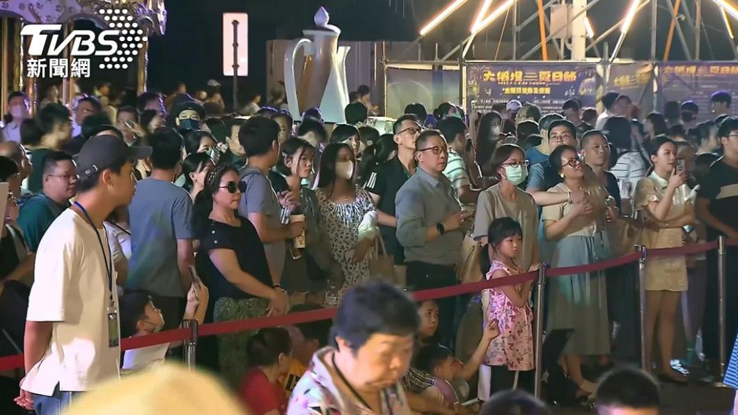 大稻埕煙火秀擠爆萬人「大塞車」 李四川認了：要檢討│TVBS新聞網