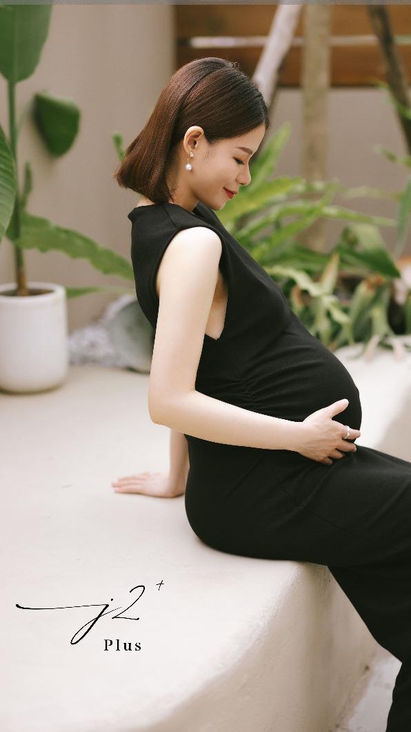 蘿莉塔「胸前開深V」挺辣肚拍寫真 被說變善良笑虧：以前很邪惡？│TVBS新聞網