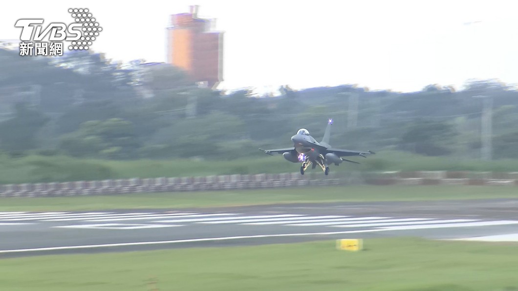漢光預演驗證備援跑道！國軍首徵民用豐年機場 C-130今降落、F-16V衝場│TVBS新聞網