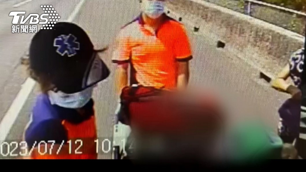 開國道父突昏迷 兒急停路肩「線上聽指令」做CPR│TVBS新聞網