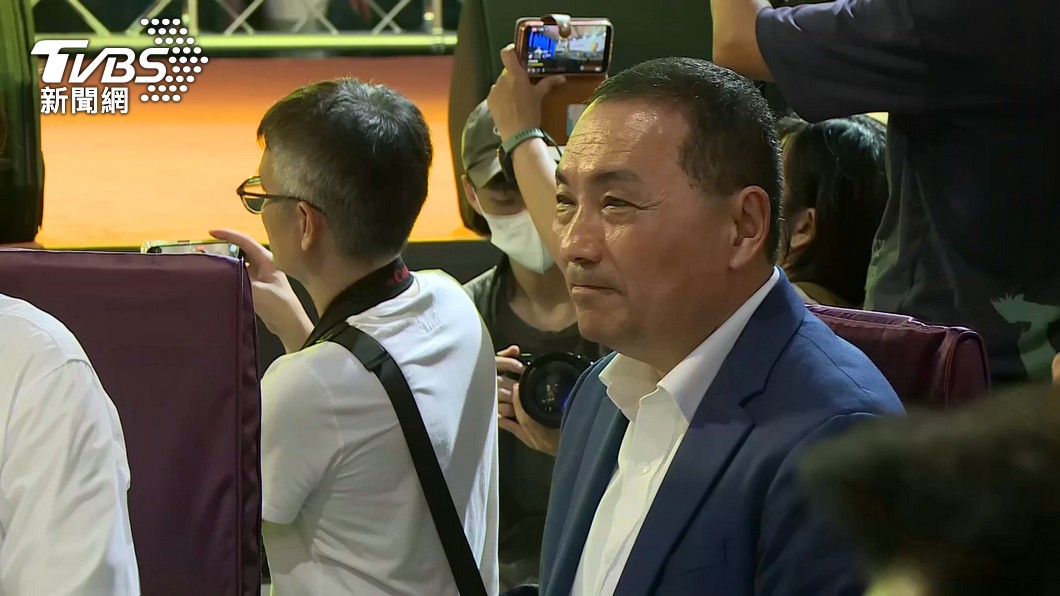 終破冰！郭、侯同坐主桌 握手碰杯相互致意│TVBS新聞網