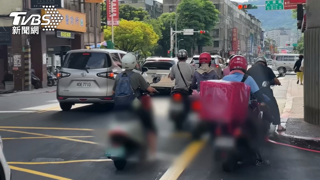 機車停陰影躲太陽！警盼「增訂罰則」交部打槍│TVBS新聞網