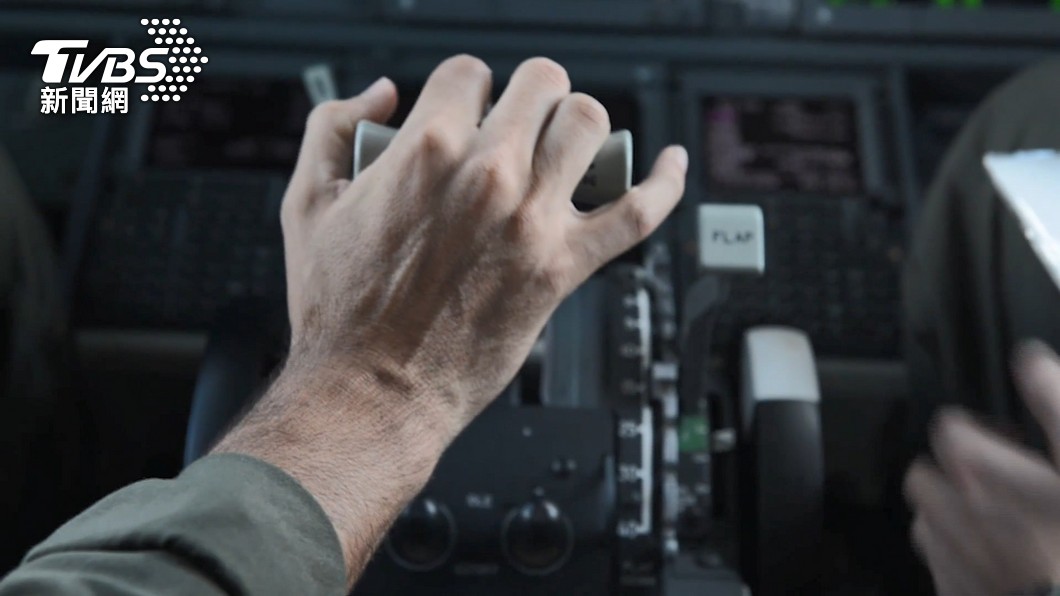 美P-8A反潛機飛越台海美中軍機隔空互嗆 美軍：這是國際空域│TVBS新聞網