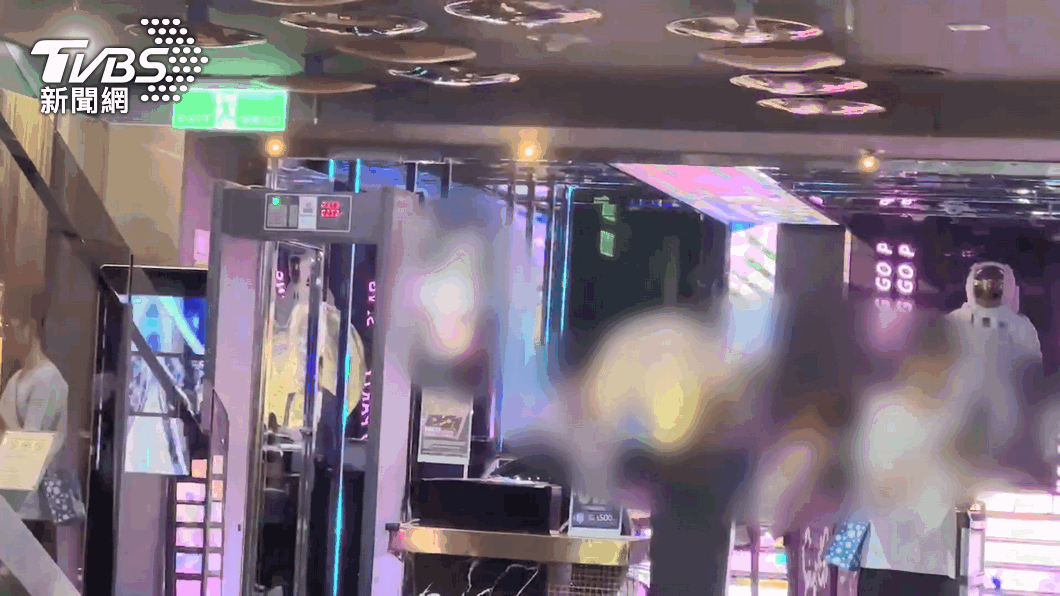 兒遭KTV員工打傷！ 「復仇爸」毆打無辜同事│TVBS新聞網