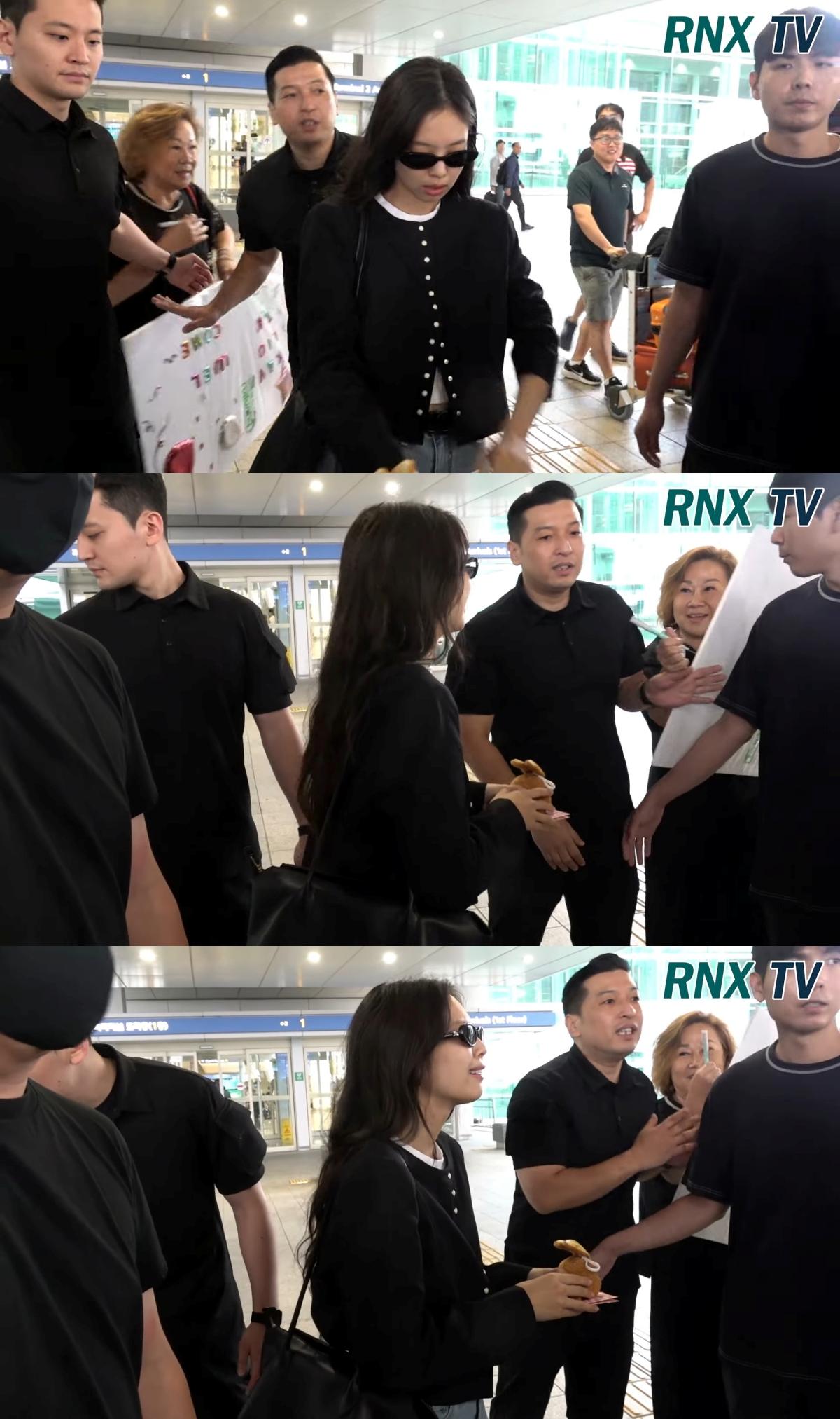 奶奶級迷妹機場遞上「爆大簽名板」！ Jennie見狀驚呼：怎麼辦？│TVBS新聞網