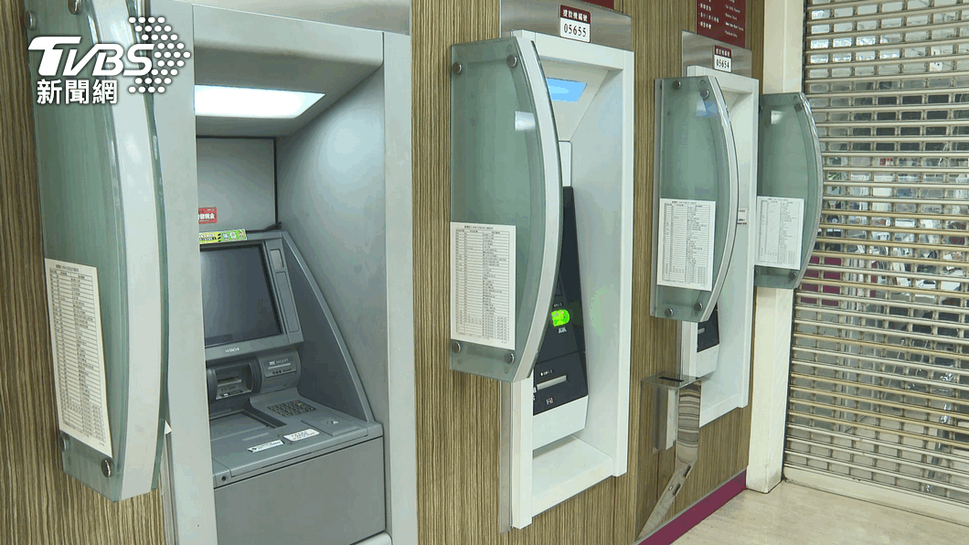 數鈔機故障！8旬翁ATM領6萬 沒吐鈔嚇報警│老翁│交易│提款機│TVBS新聞網