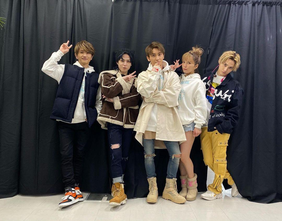 日團AAA與真司郎演唱會出櫃！ 淚喊「不安好幾年」成員到場力挺│TVBS新聞網