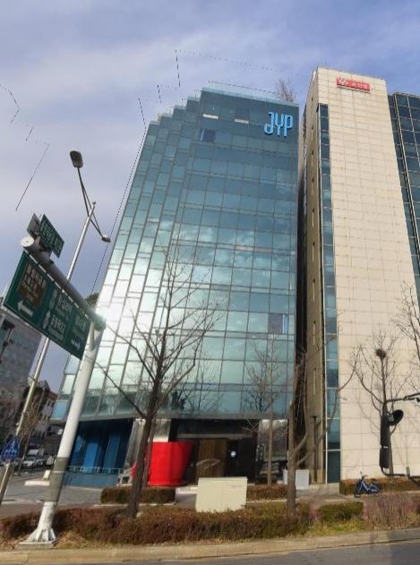 網路造謠李俊昊遭罰300萬韓元 JYP零容忍開戰酸民：用盡手段提告│TVBS新聞網