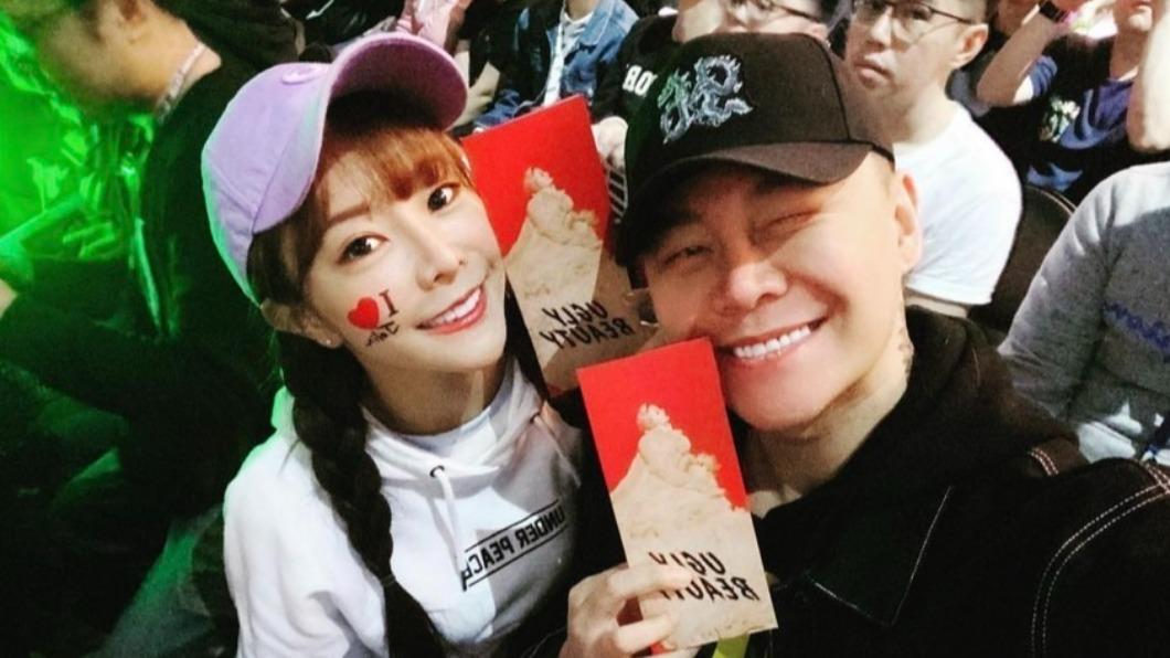 巫苡萱遭爆穩交男友7年 徐乃麟「逼問結婚細節」說溜嘴：有一起送禮│TVBS新聞網