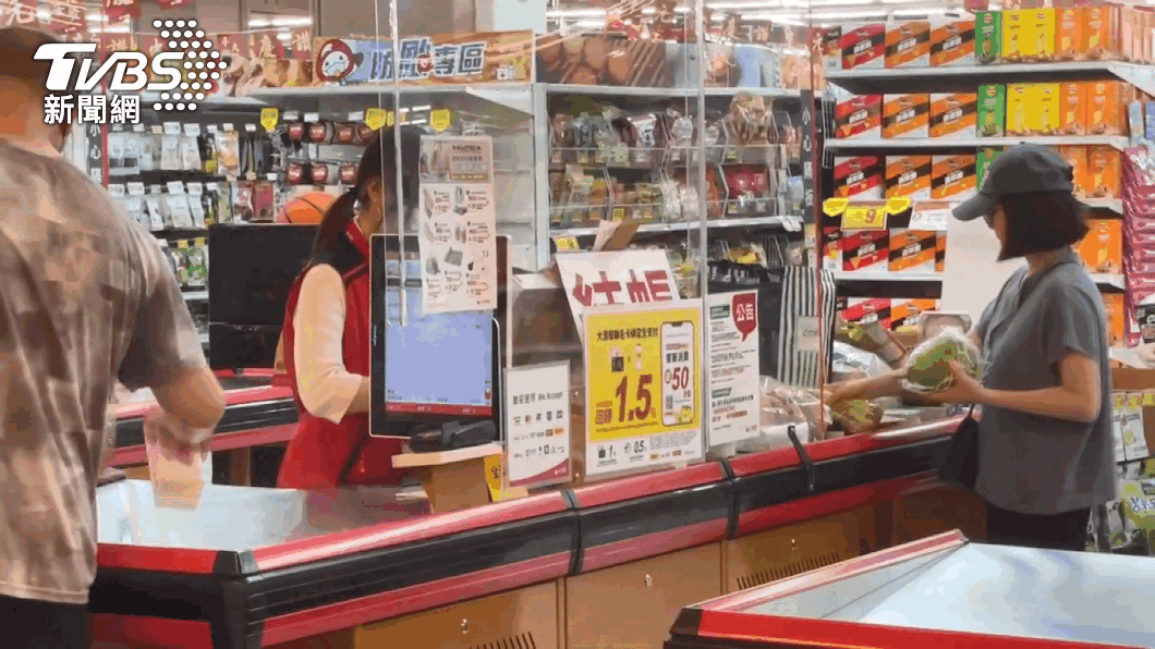你當我小偷嗎？人工結帳被要求檢查購物車 女顧客氣炸│TVBS新聞網