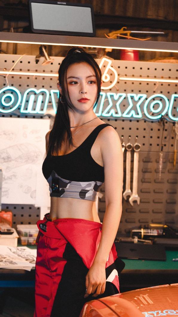 CLC隊友驚喜助陣前團員中文舞曲 Elkie化身女車手炫車技│TVBS新聞網