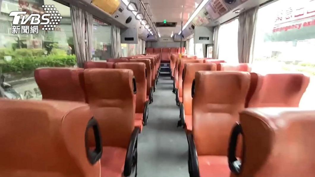 搭車讓位給孩童！媽叮嚀孩子說「這句話」 妹子氣炸：也太狠了吧│TVBS新聞網