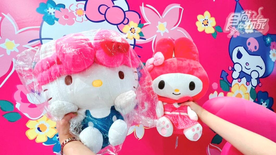 桃園必拍景點！16米Hello Kitty水上裝置 夜間再賞燈光秀│TVBS新聞網