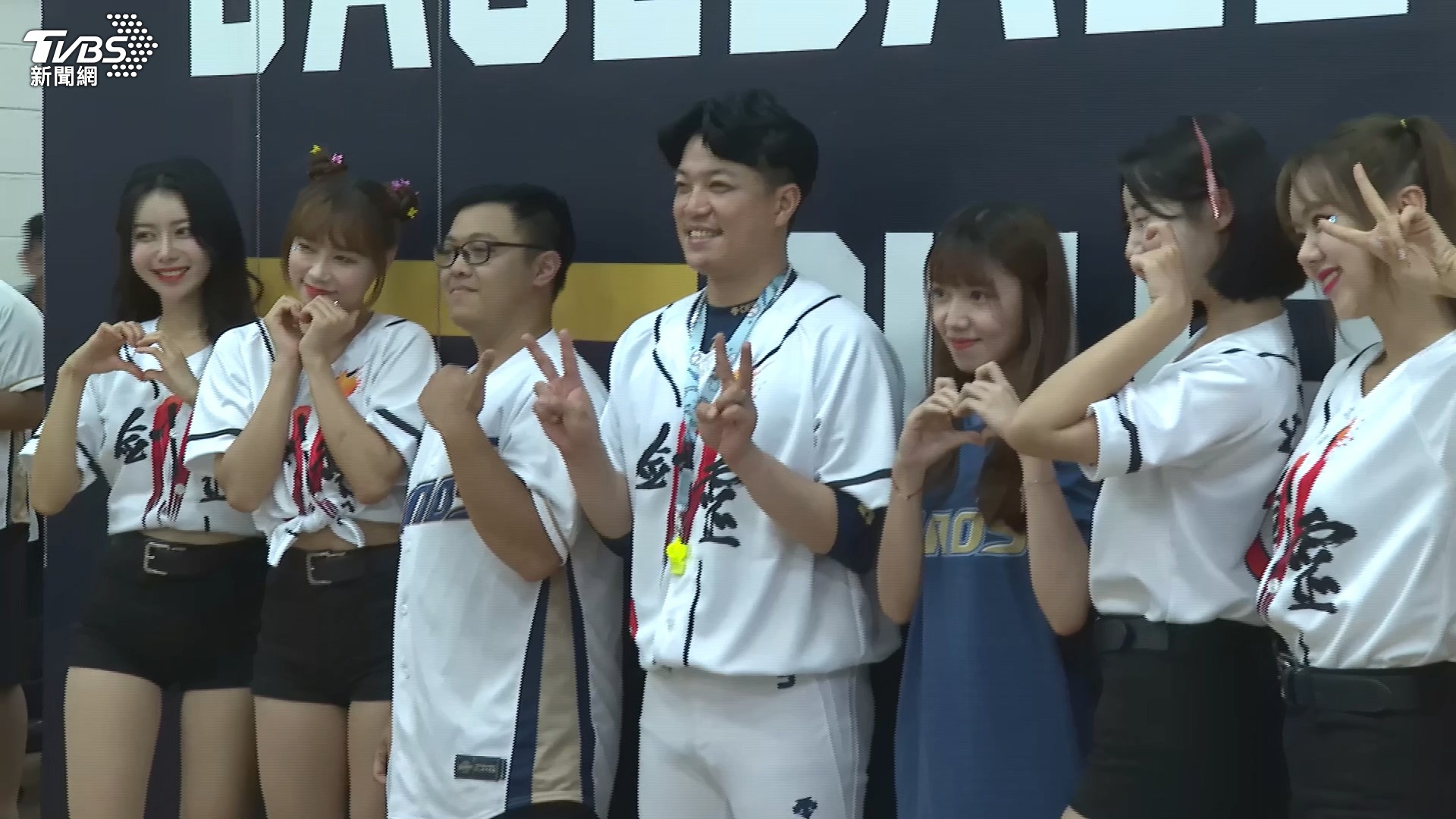 韓職NC恐龍啦啦隊來了！ 球迷瘋搶互動遊戲名額│TVBS新聞網