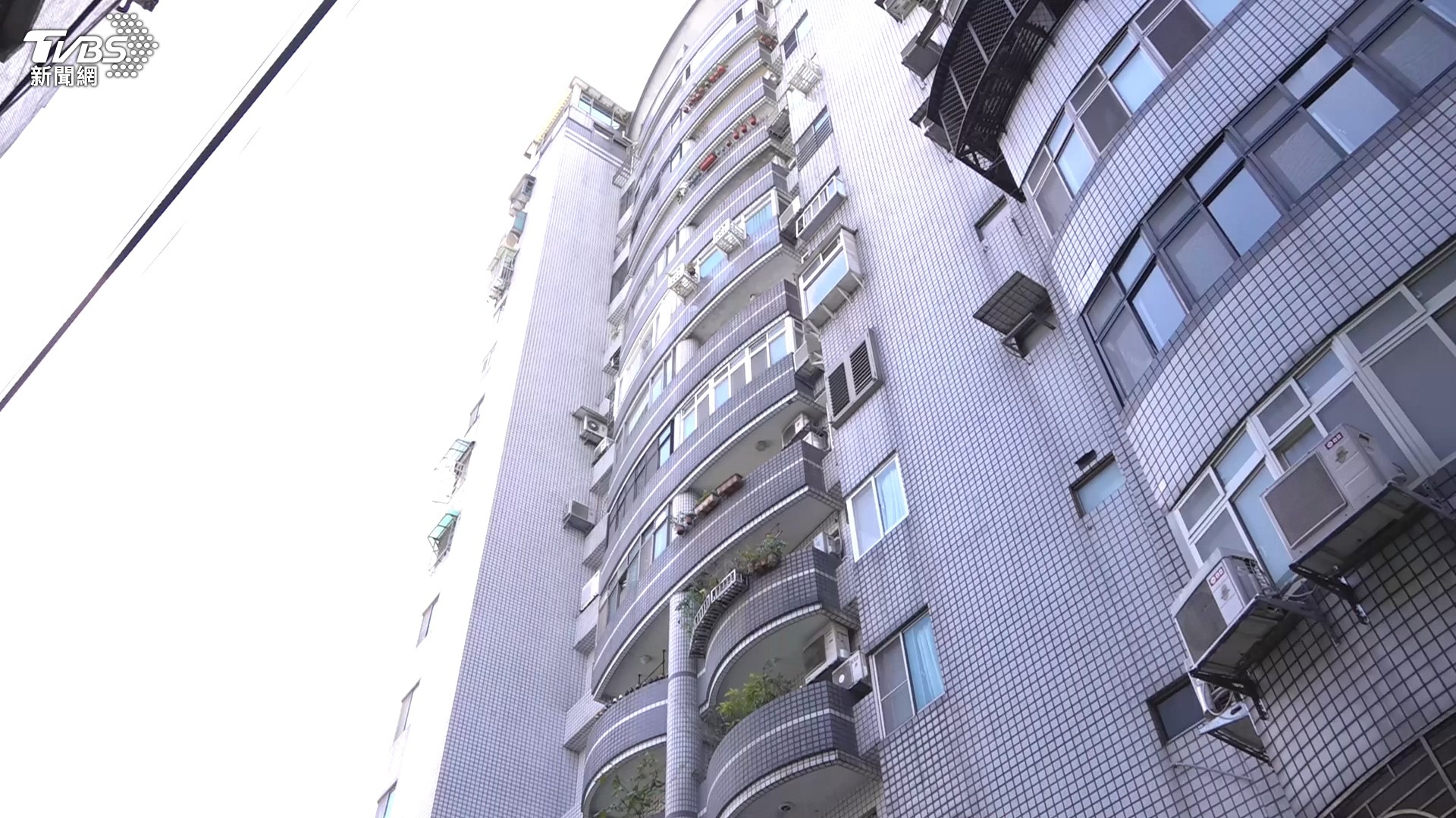 社區發電機凌晨突啟動 濃煙、噪音擾安寧│TVBS新聞網