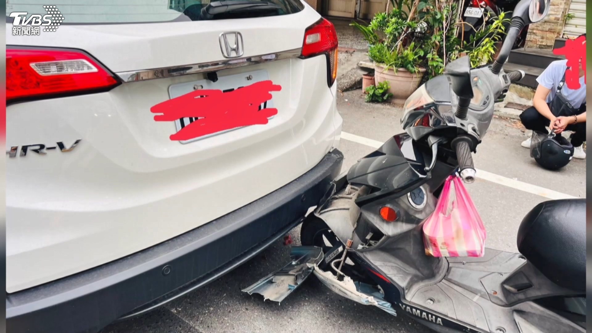 當事人是狗？「哈士奇Yuma」掙脫牽繩釀追撞車禍│TVBS新聞網