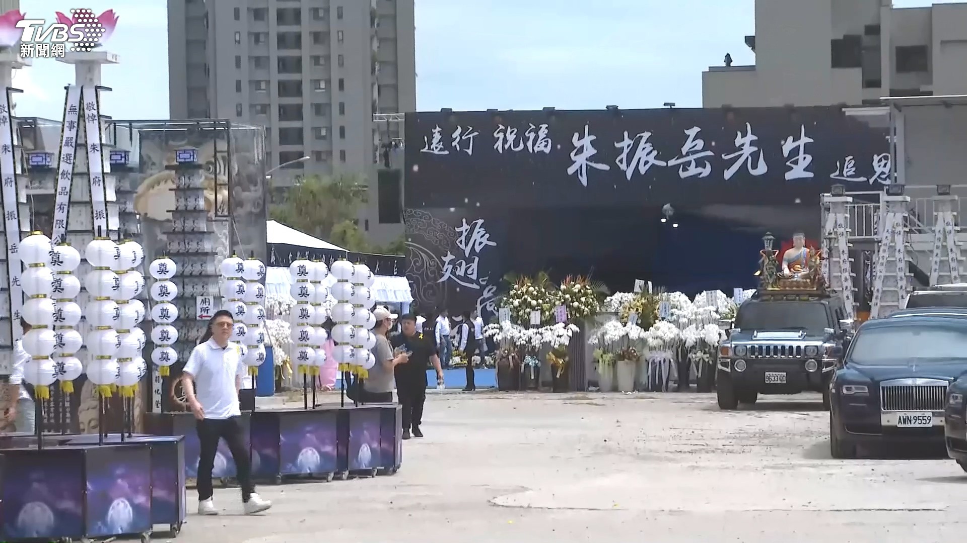 酒商「象董」告別式出動10台勞斯萊斯 160位員警戒備│TVBS新聞網