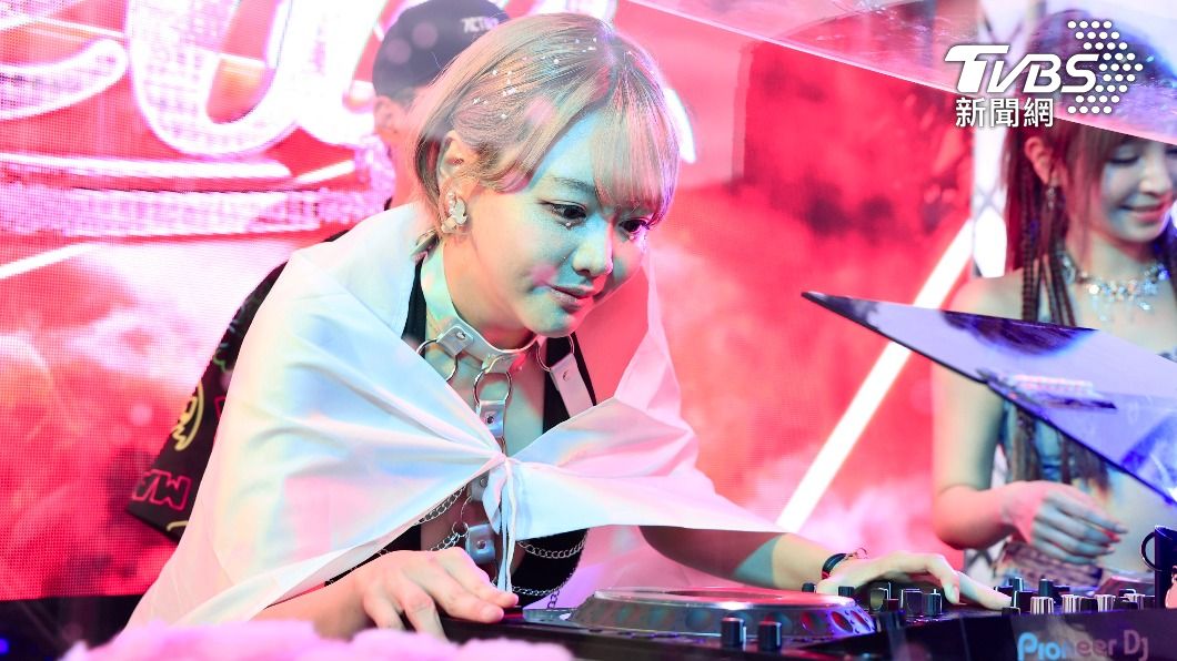 野生AV女神豐滿炸出現身台北嗨喊：台灣我愛你 老司機「全沒了」│TVBS新聞網