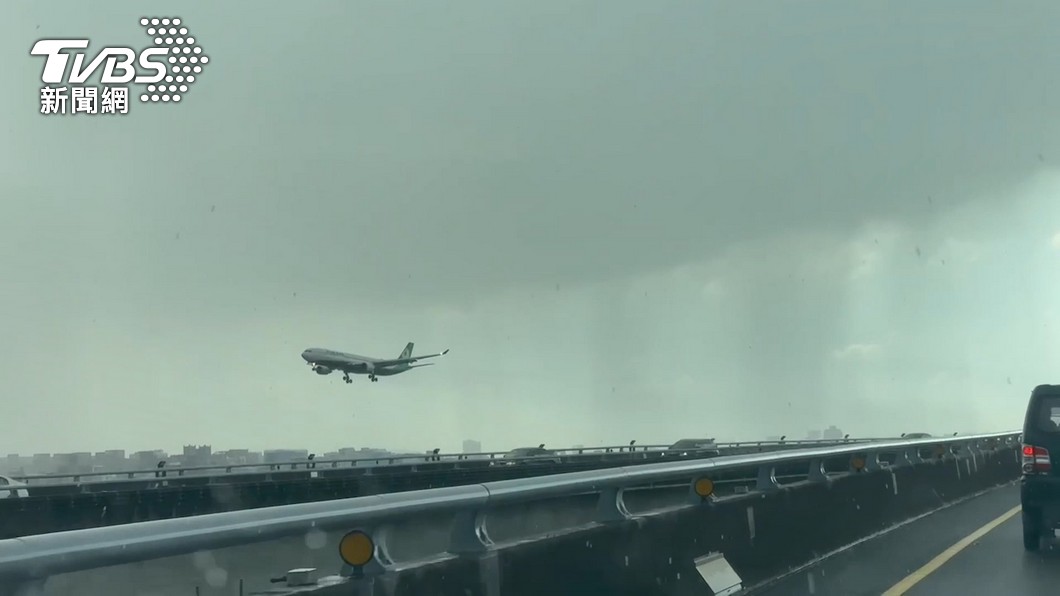 七夕午後暴雨狂轟！ 大台北1分鐘44顆雷電訊號│TVBS新聞網