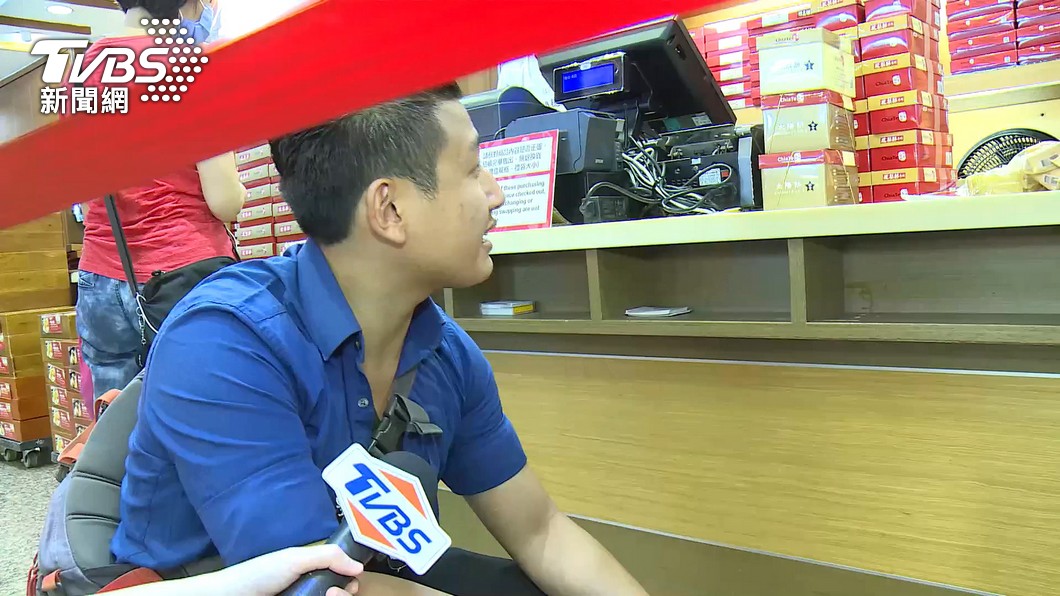 王鵬傑蛋黃酥搶排擠爆！ 陳耀訓黃牛價破3500元│TVBS新聞網